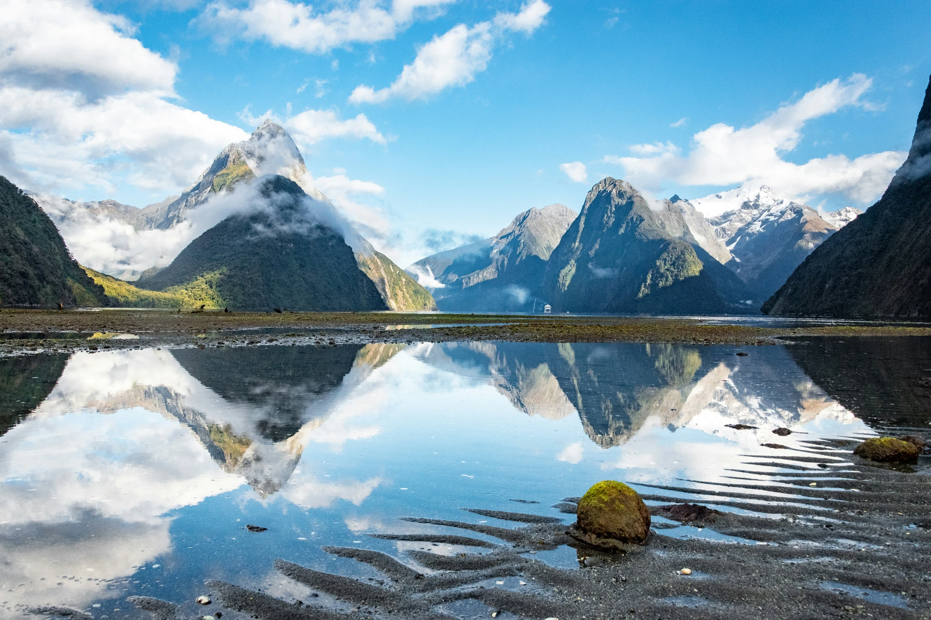 Milford Sound Guide 2026 | Cruises & Tips | fairtravels.ai